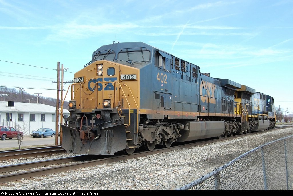 CSX 402 stopped